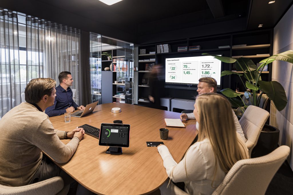 What role does technology play in the modern office evolution? - GoBright