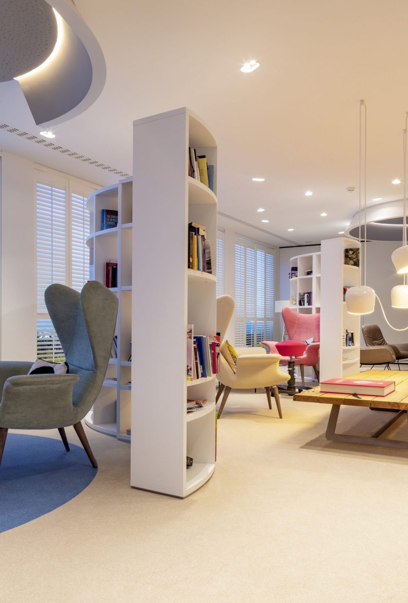 Case Cosnova - GoBright Desk Booking System