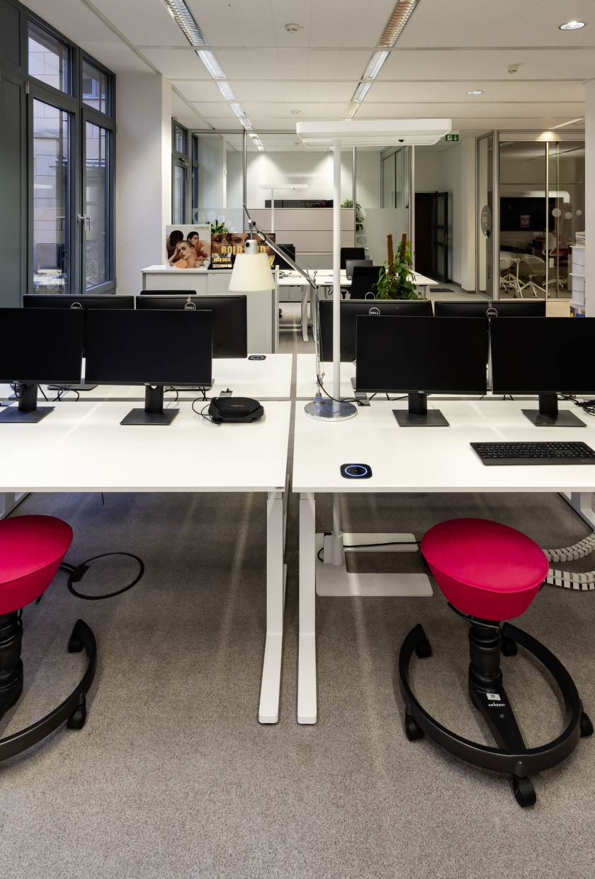 Case Cosnova - GoBright Desk Booking System