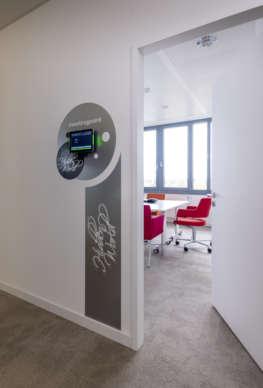 Case Cosnova - GoBright Desk Booking System